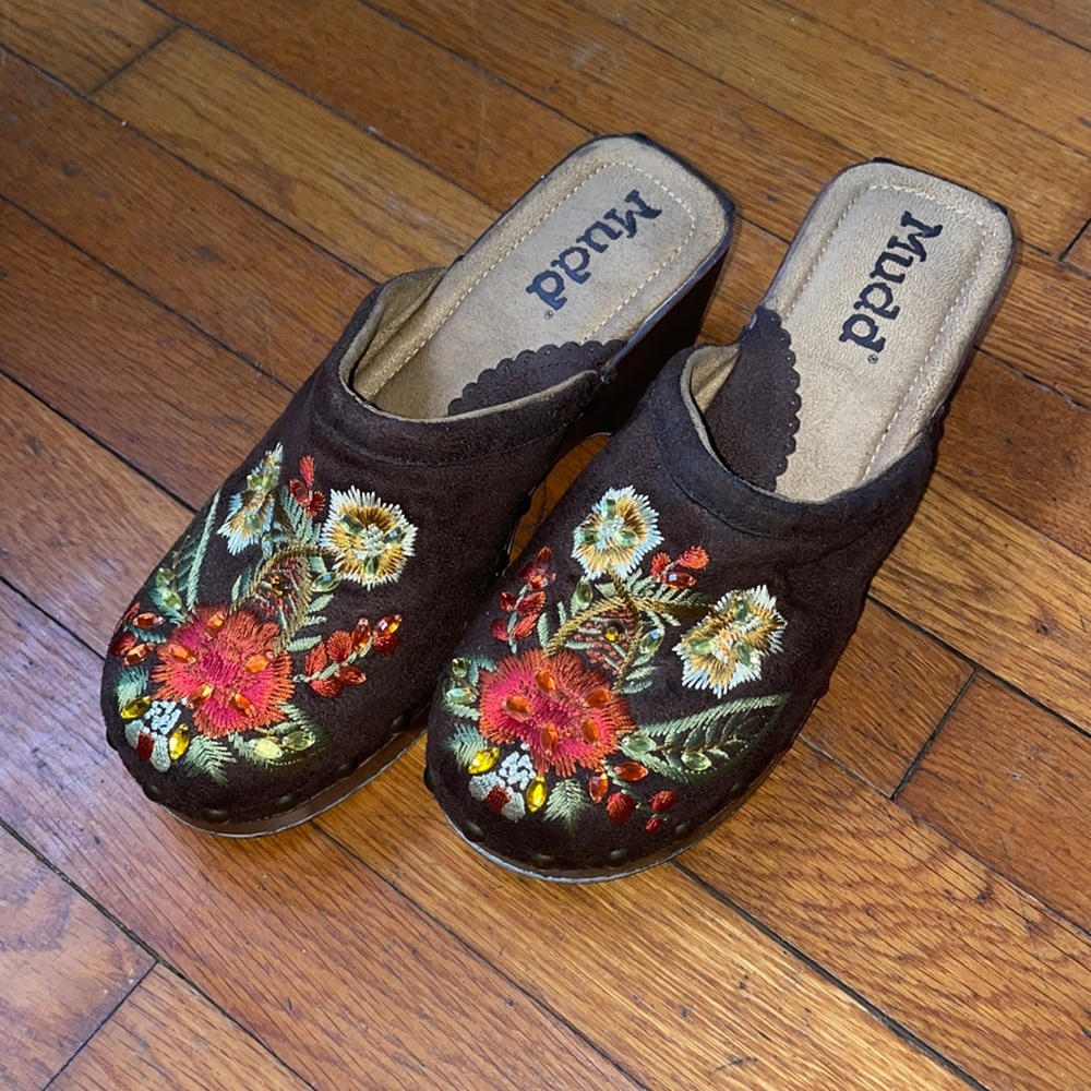 Vintage Mudd Boho Floral Embroidered Clogs - Gem